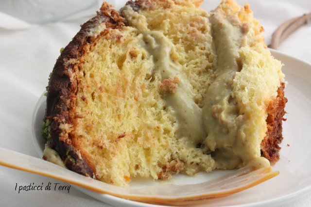 Natale - Panettone con crema di pistacchio - I pasticci di Terry Natale - Panettone con crema di pistacchio - I pasticci di Terry