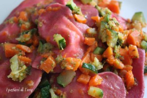 Pasta fresca - Cuori rossi con brunoise di verdure - I pasticci di Terry